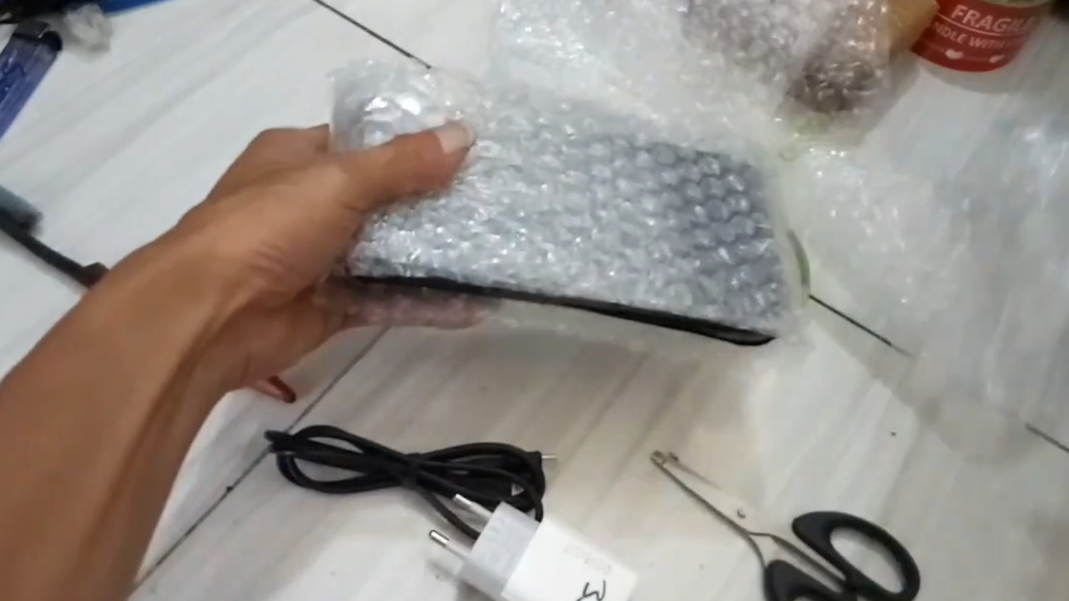 Cara Kirim HP Lewat JnT Agar Aman Sampai Tujuan - Plugin Ongkos Kirim