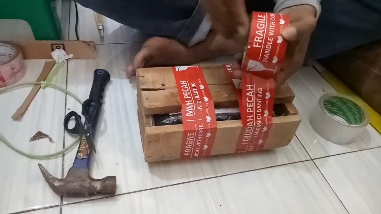 Cara Kirim HP Lewat JnT Agar Aman Sampai Tujuan - Plugin Ongkos Kirim